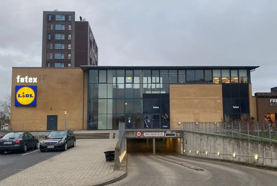 Parker gratis i to timer uden brug af app ved Frihedens Butikscenter